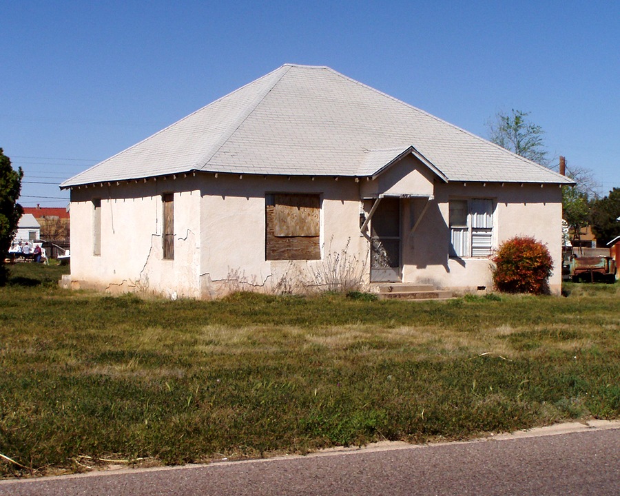 What To Do About Abandoned Properties In Your Neighborhood - Homes.com